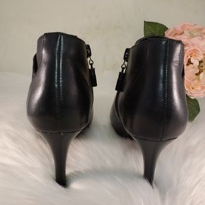 me too | Shoes | New Me Too Melody Black Leather Ankle Booties Sz 7 ...